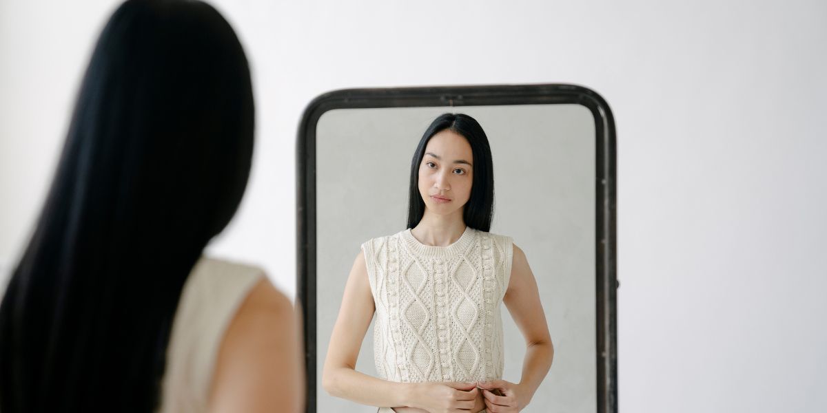 Comment poser un miroir mural sans percer les murs